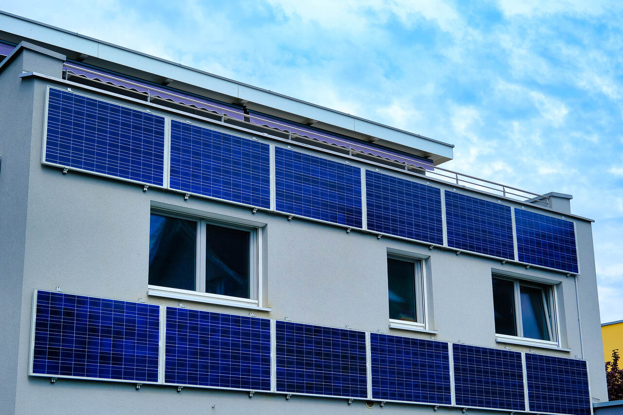 PV-Module an der Fassade befestigen: Techniken und Tipps - heizen-mit-sonnenenergie.de
